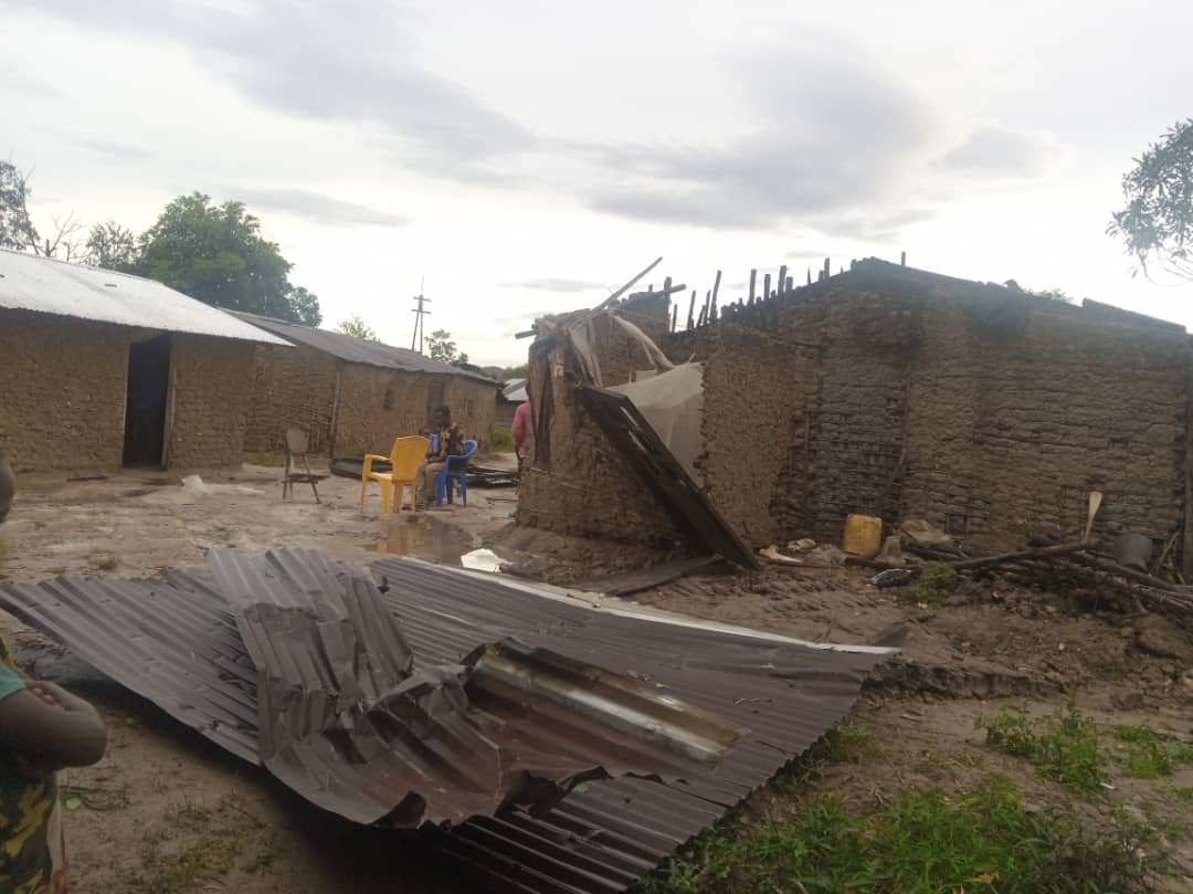 Mwenga : Une pluie diluvienne et un vent violent occasionnent d’énormes ...